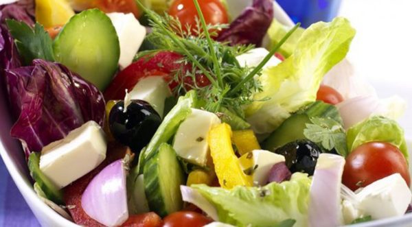 سلطة يونانية بجبنة كيري - Les bonnes recettes Kiri